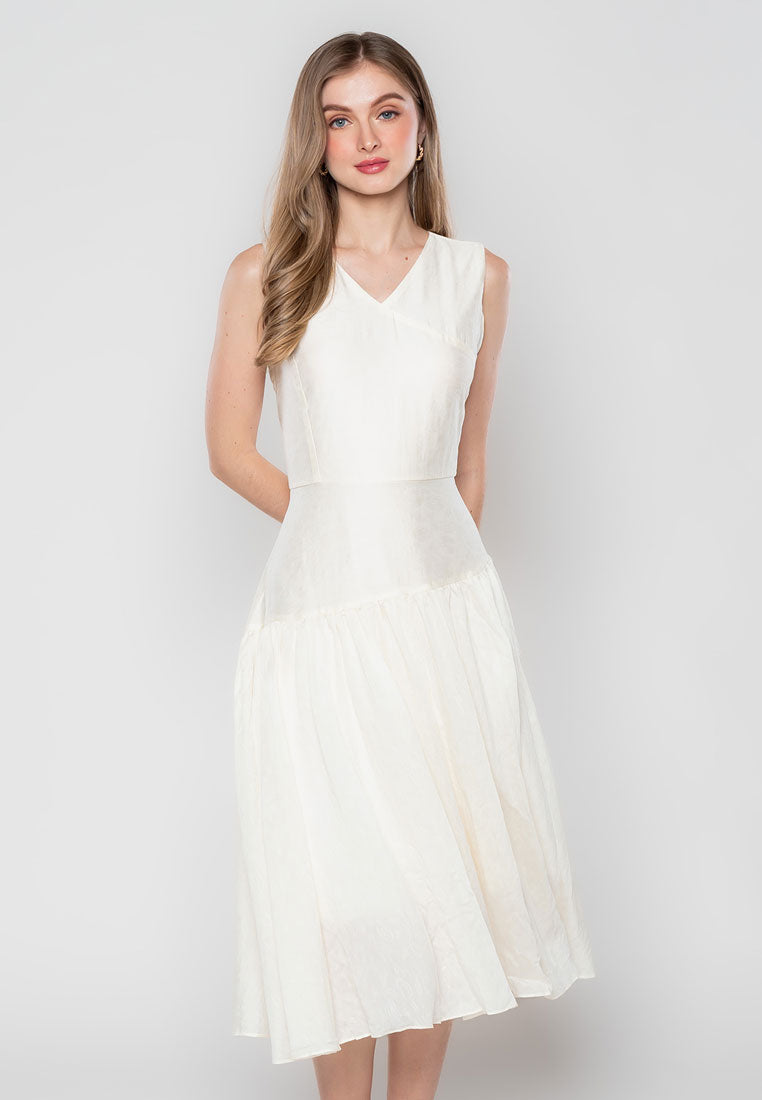 Chandani Sleeveless Dress with Electric Pleats – Paperdolls
